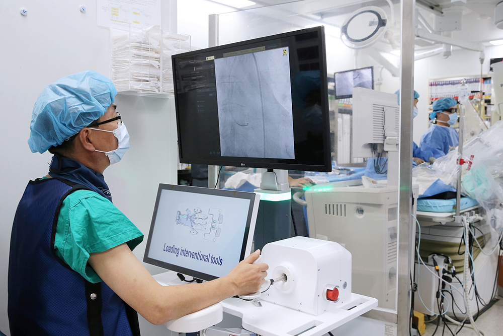 Korea’s First Successful Cardiovascular Intervention Using a Robot ...