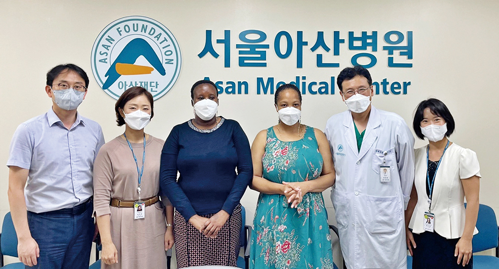 Guests from Manzana Royal Hospital in Eswatini and Hebron Medical ...