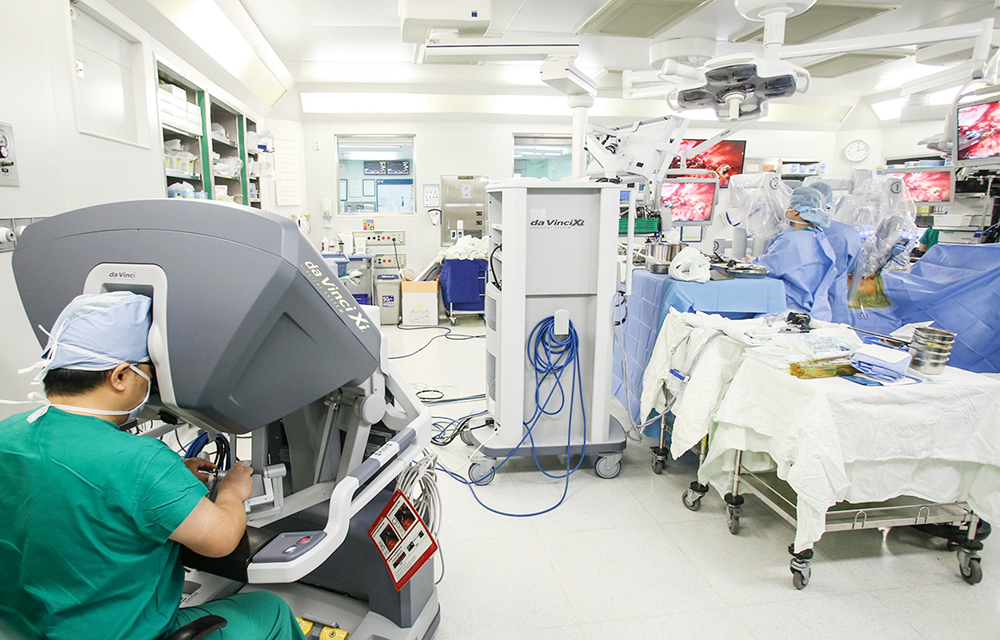 AMC successfully performs Korea’s first robotic surgery for thoracic ...