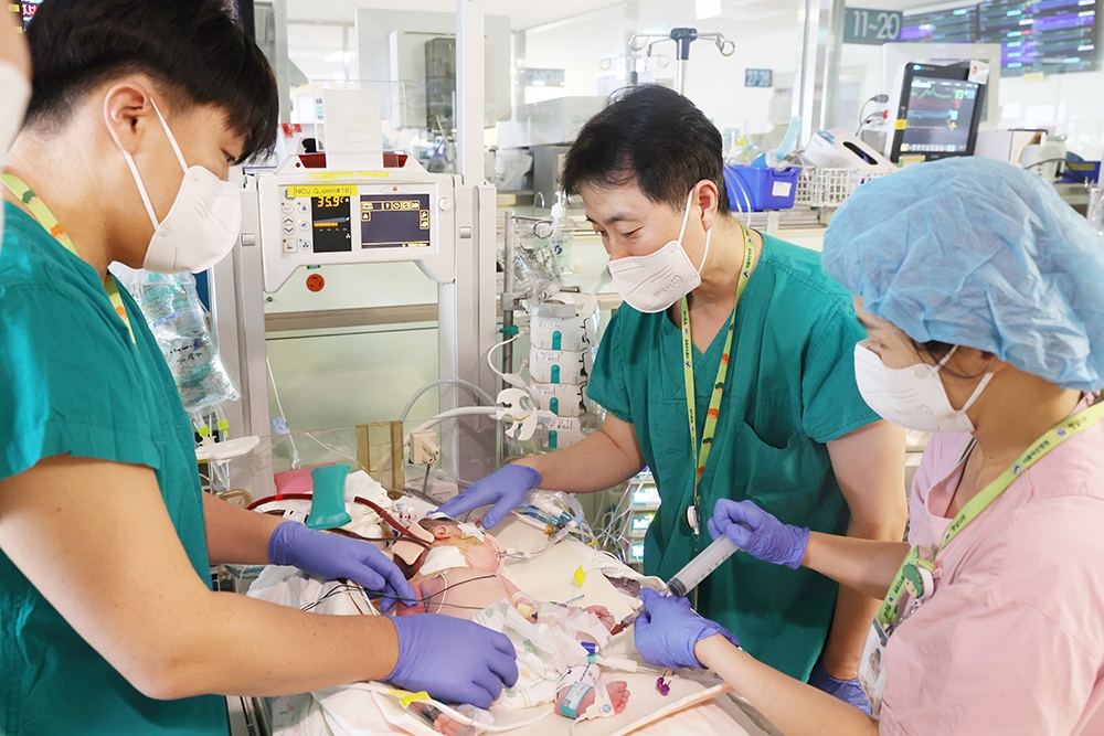 ECMO Therapy for Neonatal Congenital Diaphragmatic Hernia Increases ...